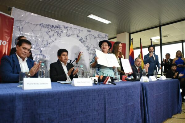 Bolivia y Chile suprimen visas diplomáticas para sus autoridades - ATB Digital