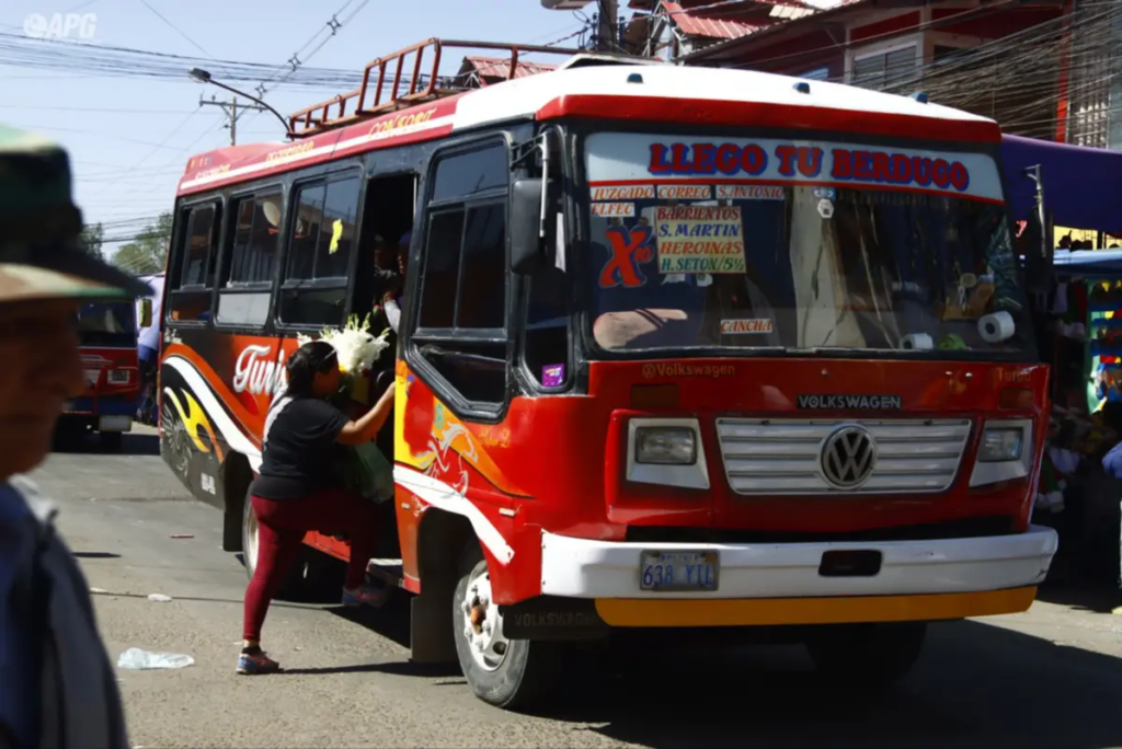Cochabamba aplica nueva tarifa provisional de pasajes mientras se ...